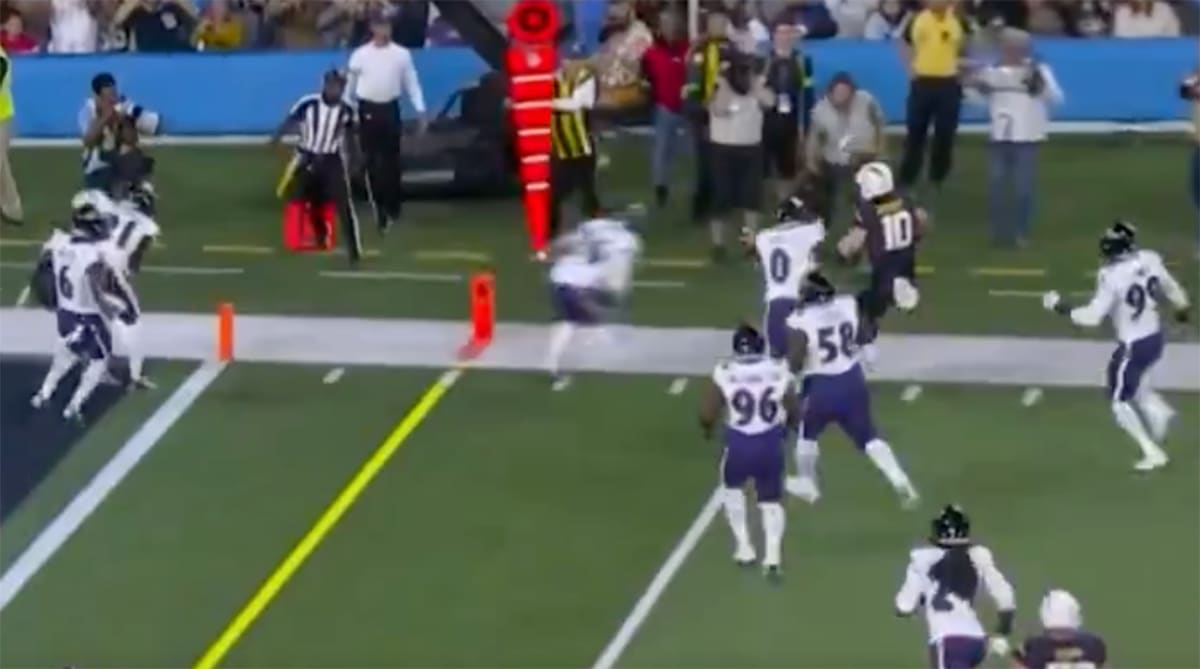 NFL Fans Were Baffled By Referee's No-Call on Egregious Hit Against ...
