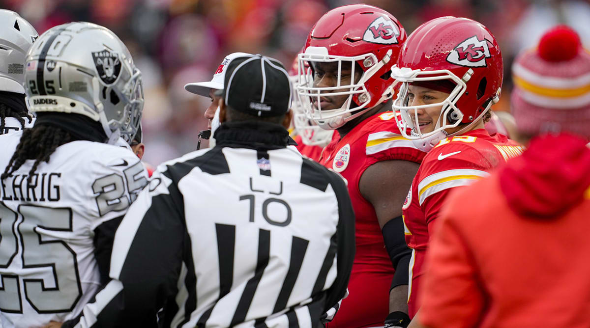 Raiders DB Trolled Chiefs So Hard With Perfect Four-Word Grinch Tweet ...