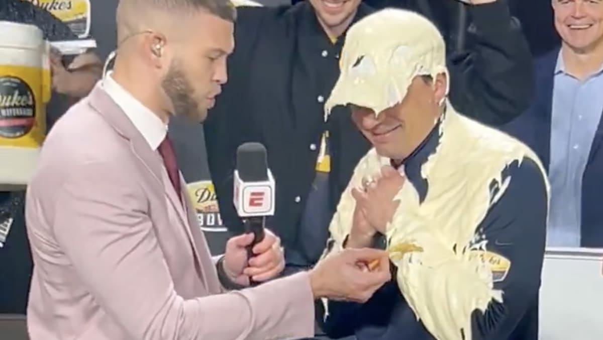 ESPN Sideline Reporter Dips Fries in Mayo Dripping From Coach’s Sleeve