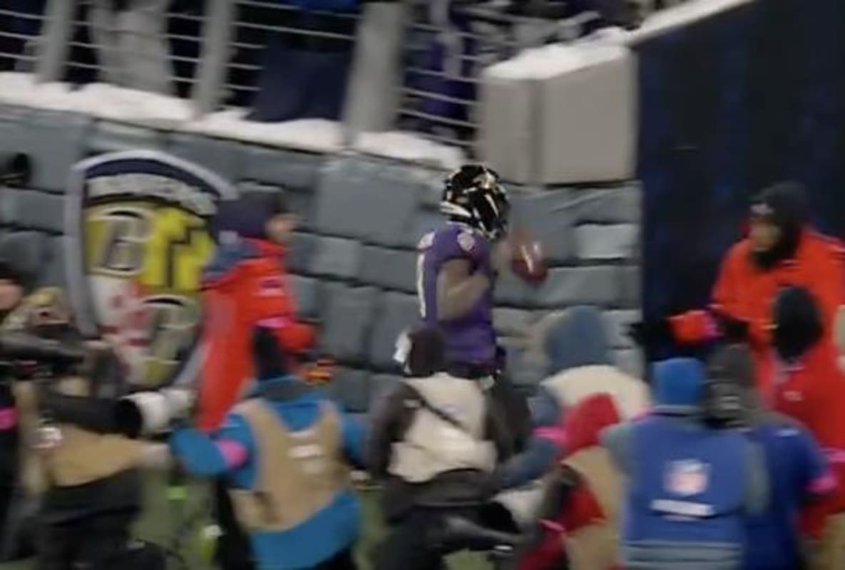 Lamar Jackson Called Game in the Best Possible Way During Ravens’ Win ...
