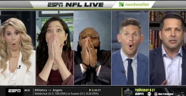 Adam Schefter Broke the Aaron Rodgers Trade Live on ESPN and the On ...