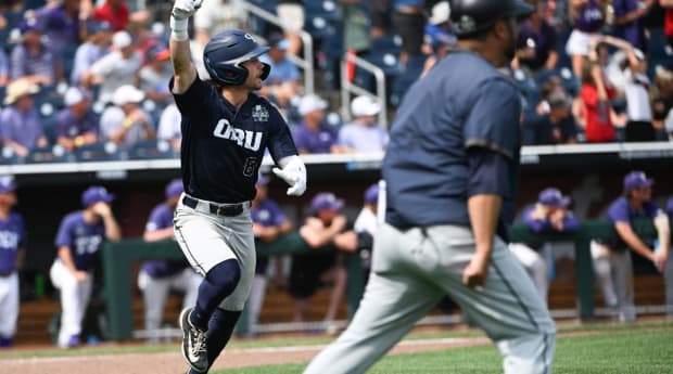 ESPN’s Karl Ravech Made Embarrassing Blunder Calling Clutch College ...