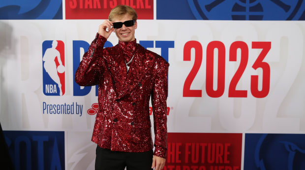 NBA Fans Roasted Gradey Dick Over Astounding NBA Draft Suit Choice ...