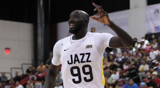 Fans Had Lots of Jokes About Tacko Fall’s Bizarre Free Throw Form at ...