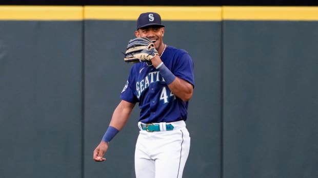 Julio Rodríguez Deserves an Oscar for This All-Time Fake-Out of ...