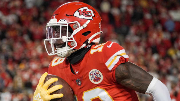 NFL Fans Apoplectic Over Chiefs WR Kadarius Toney’s Miserable Performance