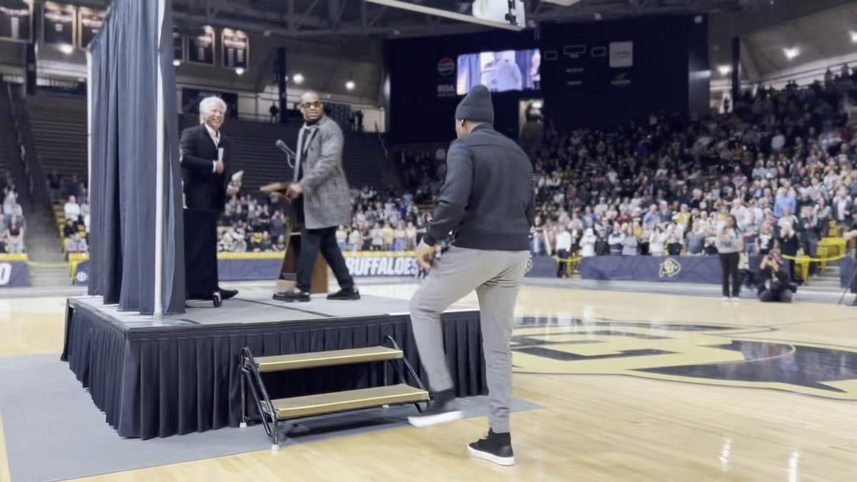 Deion Sanders Accepts 2023 Sportsperson of the Year Award at Colorado ...