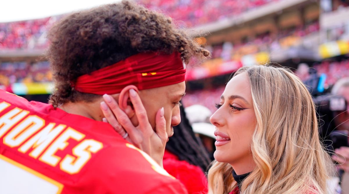 Patrick Mahomes’s Wife in Awe After Deft Sidearm TD Pass | WKKY Country ...