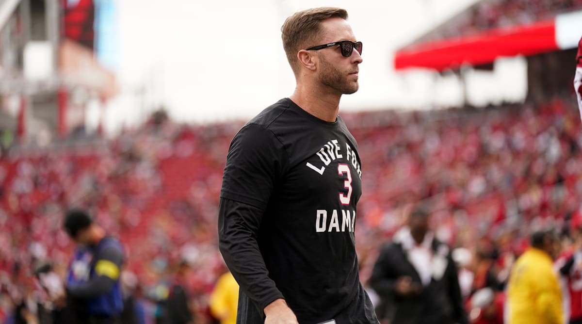 Report: Kliff Kingsbury Bought a One-Way Ticket to Thailand | WKKY ...