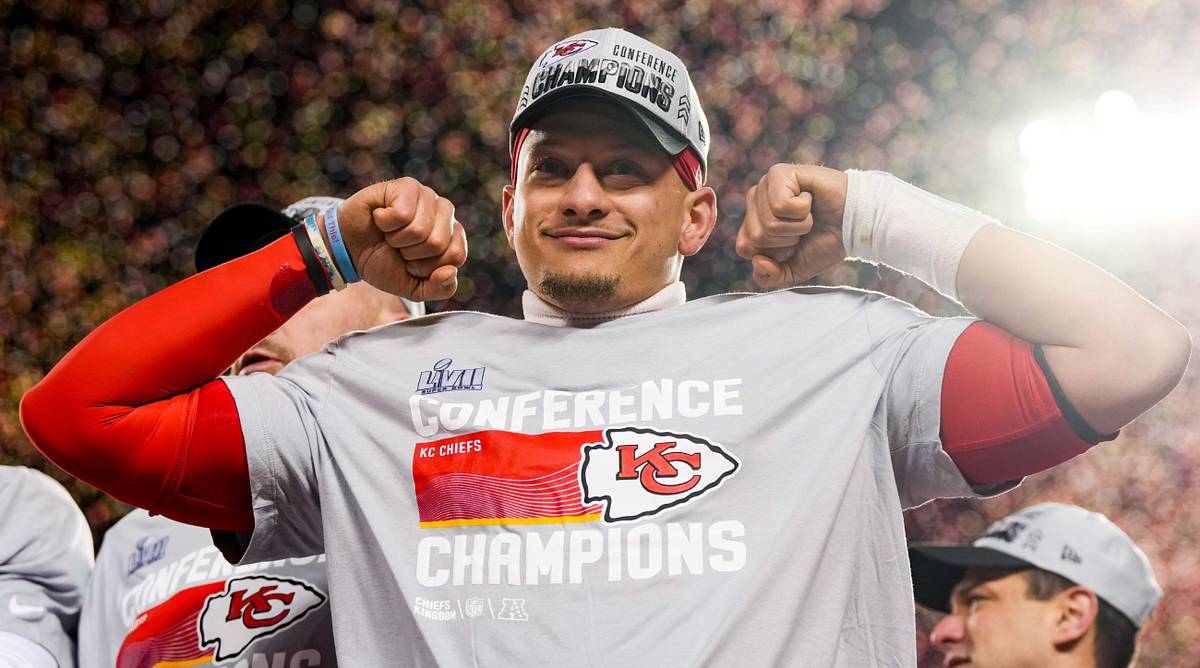 ESPN Roasted for ‘Disrespectful’ Graphic Featuring Mahomes, Hurts ...