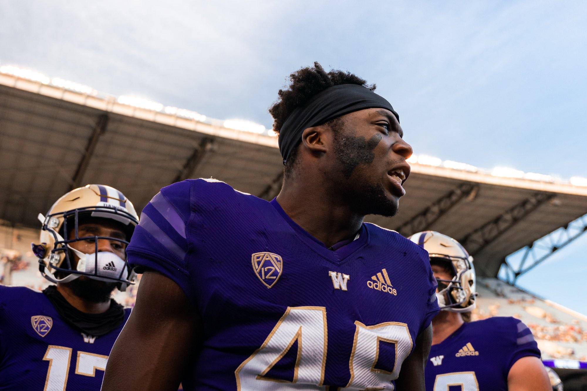 UW Spring Preview: Healthy Ulofoshio Changes Everything at LB - Sports ...