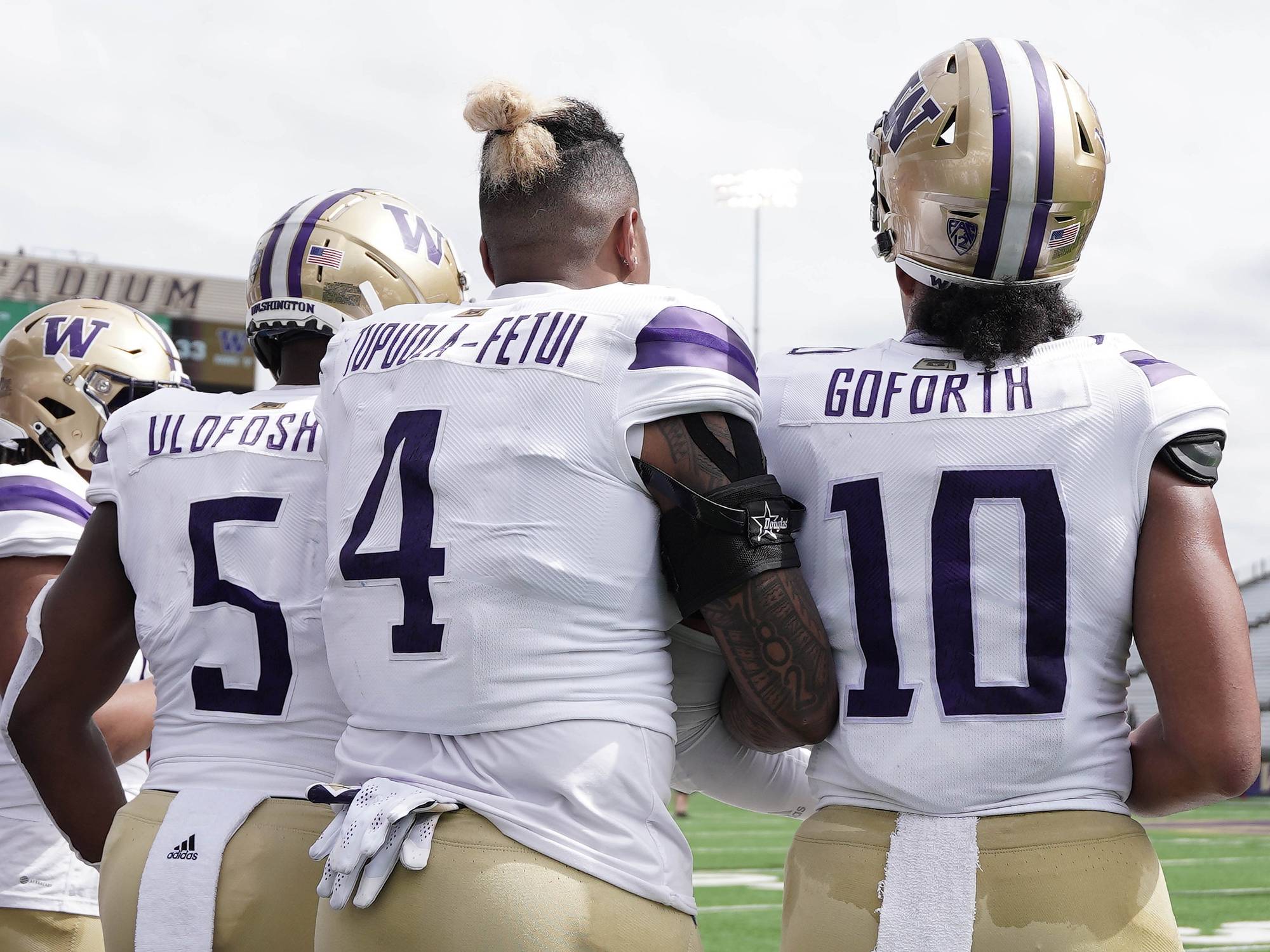 Husky Roster Review: Revitalized Ulofoshio Could Transform the Defense ...