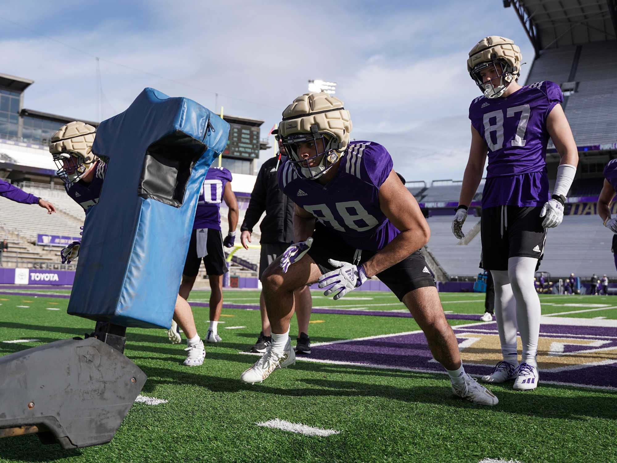 Husky Roster Review: It's Time to See Much More of Quentin Moore ...