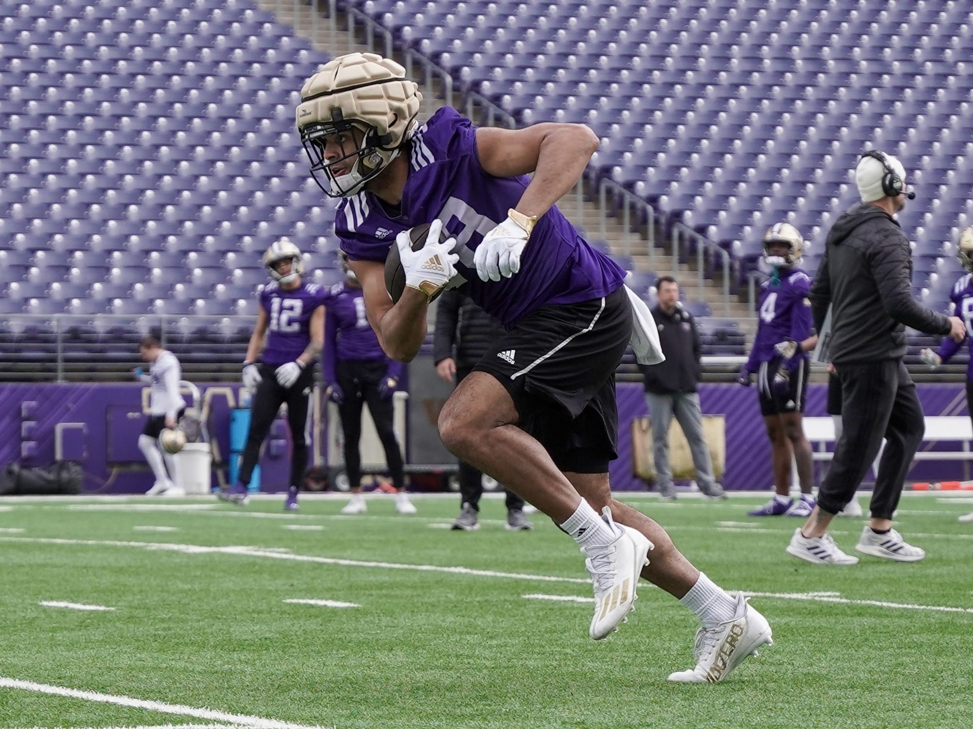 Husky Roster Review: It's Time to See Much More of Quentin Moore ...