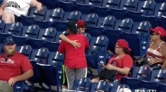 Young Phillies fans hug over foul ball - Sports Illustrated