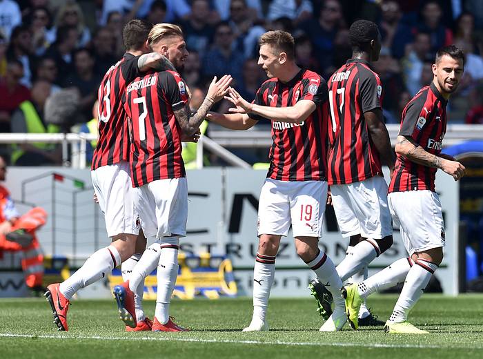 AC Milan 2019/20 Kit: Images of New Home Designs for Upcoming Season ...