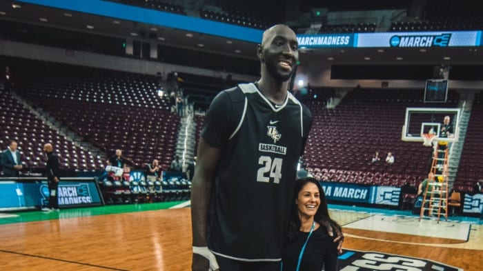 Weekend Hot Clicks: The picture of Tacko Fall and Tracy Wolfson is nuts ...
