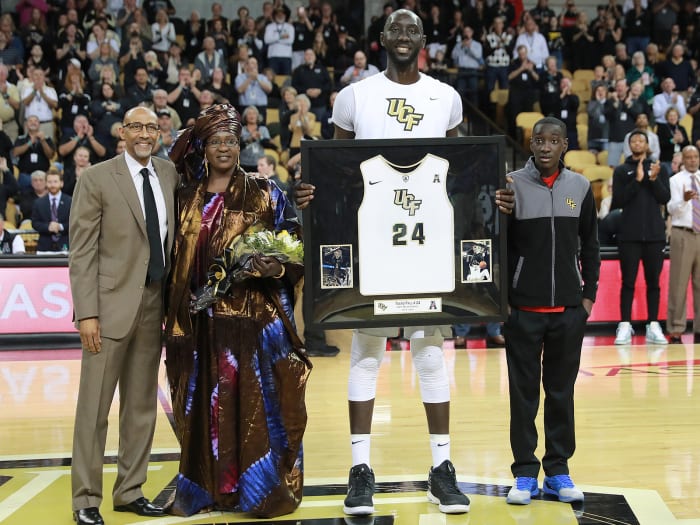 Tacko Fall: UCF's 7'6" center a March Madness, NBA attraction - Sports ...