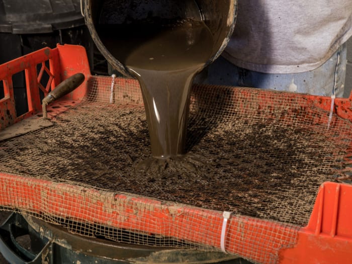 MLB leans on longtime mud supplier, not Rawlings, to coat balls ...