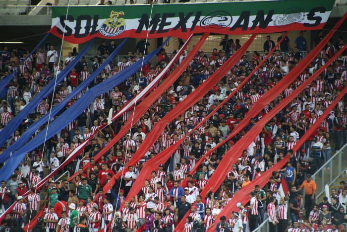 IMPONENTE | El increíble recibimiento de la afición de Chivas en las ...