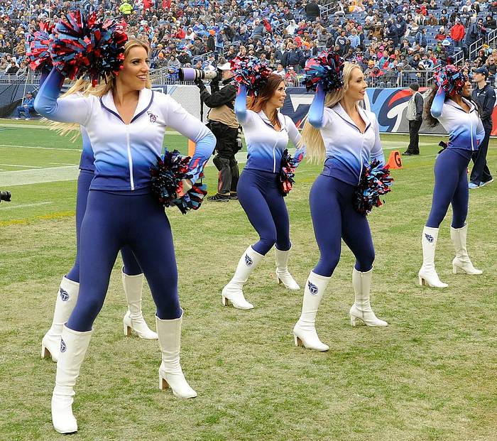 NFL Cheerleaders: Week 17 - Sports Illustrated