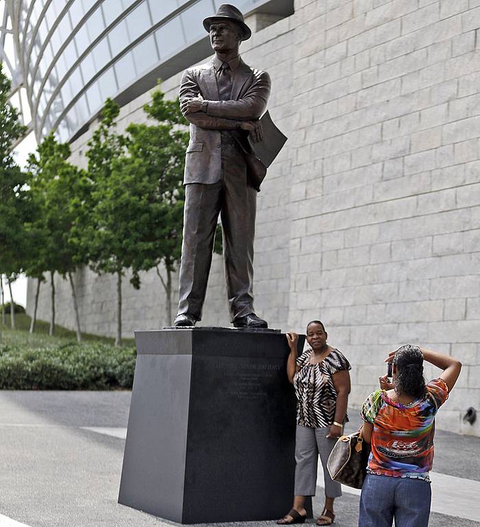 Peyton Manning statue: an Indianapolis Colts monument - Sports Illustrated