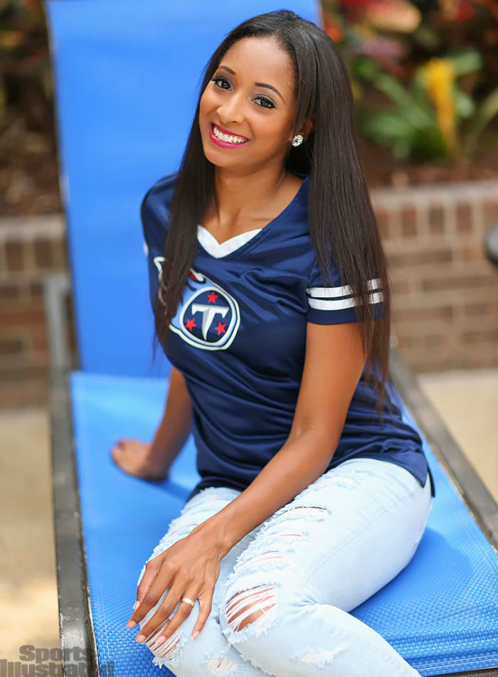 Cheerleader of the Week: Jocelyn - Sports Illustrated