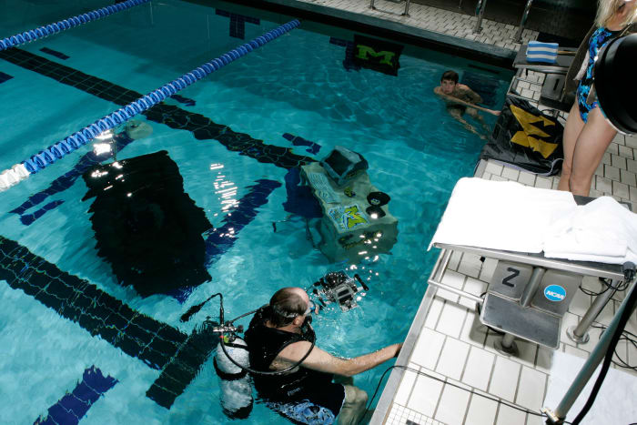 Michael Phelps poses at bottom of University of Michigan pool in 2005 ...