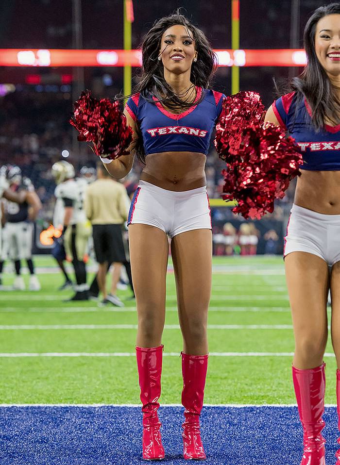Cheerleader of the Week: Lesha - Sports Illustrated