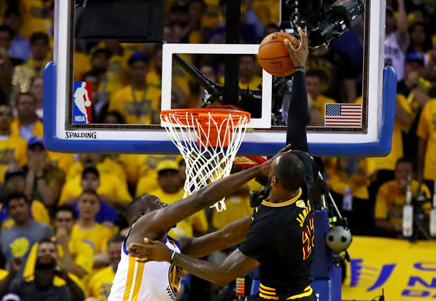LeBron, Draymond reroute history on critical play - Sports Illustrated
