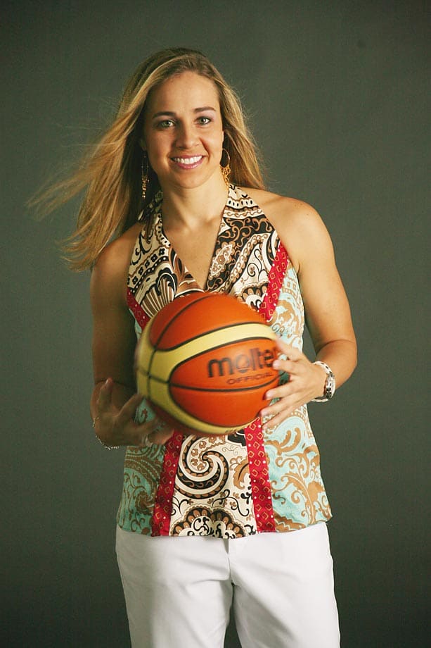 Spurs' Becky Hammon leading revolution for women in men's sports ...
