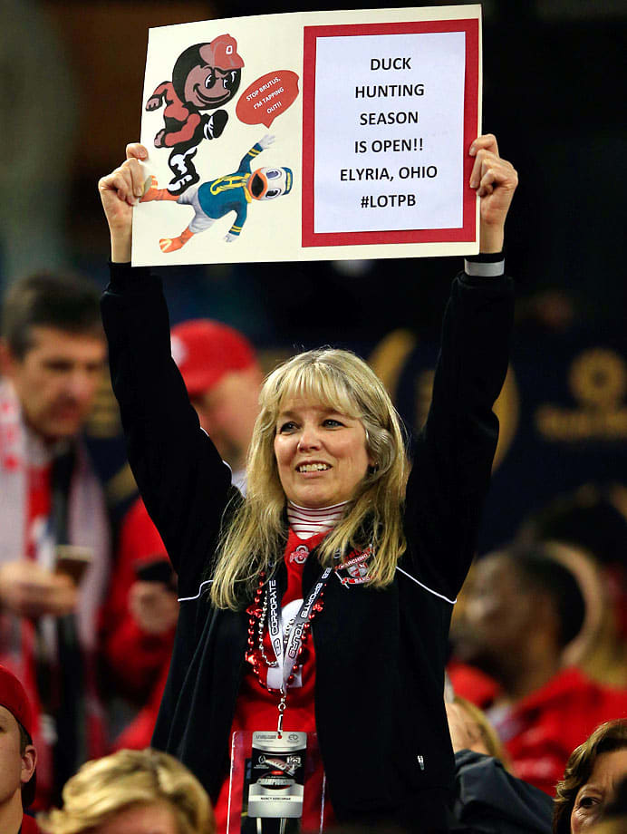 Hot Clicks: Oregon and Ohio State Superfans Invade Arlington - Sports ...