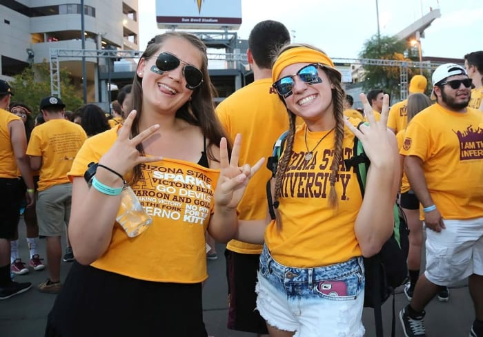 Hot Clicks: Lydia Hearst: College Football Superfans of Week 2 - Sports ...