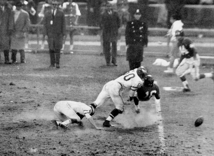 SI Vault: Eagles star Chuck Bednarik was the NFL's last great two-way ...