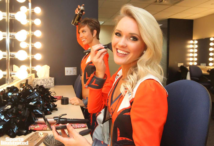 Weekend Hot Clicks: GameDay signs, cheerleader Kate is LLOD - Sports ...