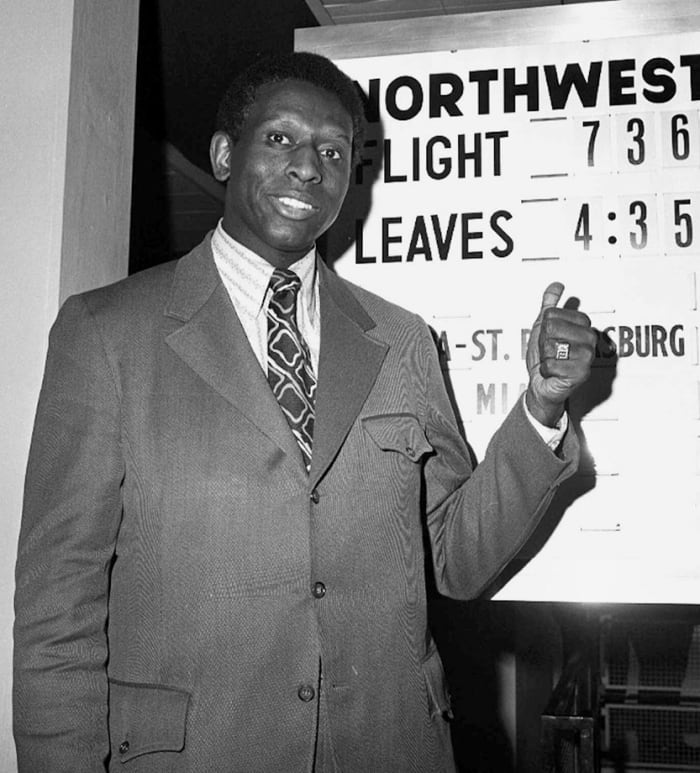 Earl Lloyd, the NBA's first black player remembered - Sports Illustrated