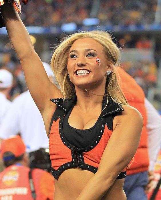 Cheerleader of the Week - Sports Illustrated