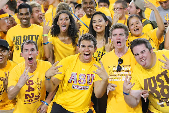 Hot Clicks: Superfans From College Football's First Weekend - Sports ...
