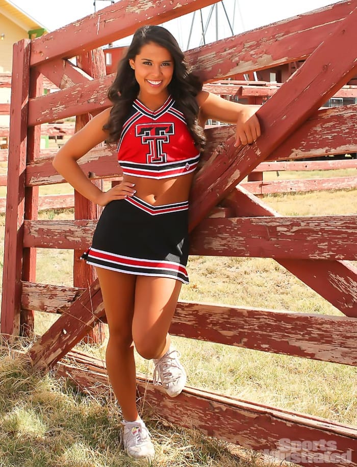 Cheerleader of the Week - Sports Illustrated