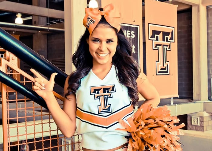 Cheerleader of the Week - Sports Illustrated
