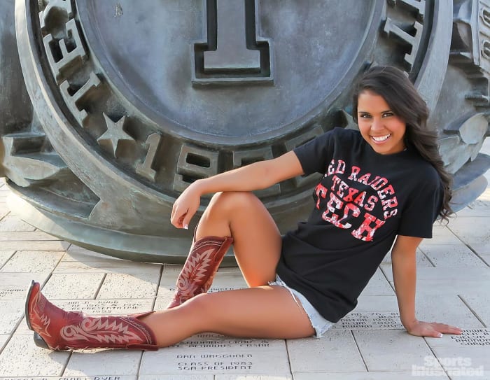 Cheerleader of the Week - Sports Illustrated