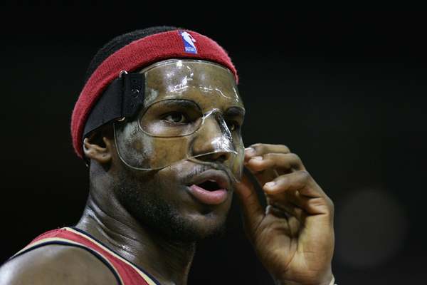LeBron James wears black mask to cover broken nose as Heat beat Knicks ...