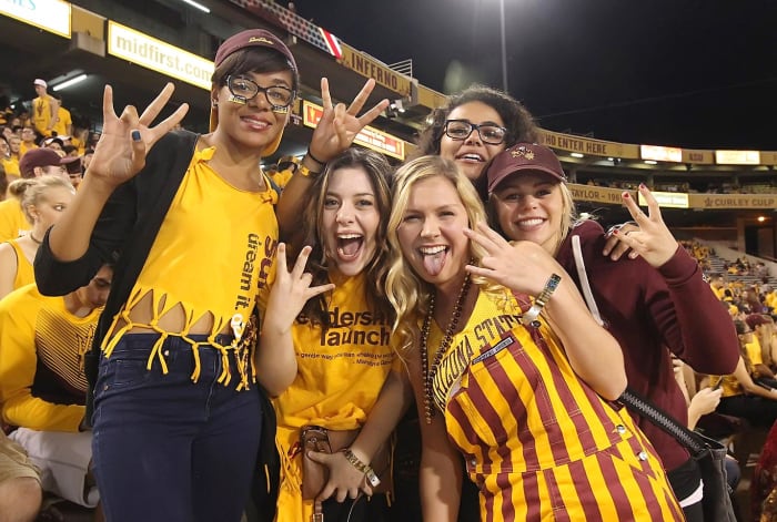 Hot Clicks: College Superfans of the Week - Sports Illustrated