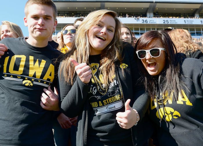 Hot Clicks: College Superfans of the Week - Sports Illustrated