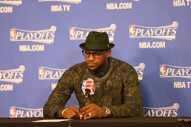 17 athletes trying to pull off a fedora - Sports Illustrated