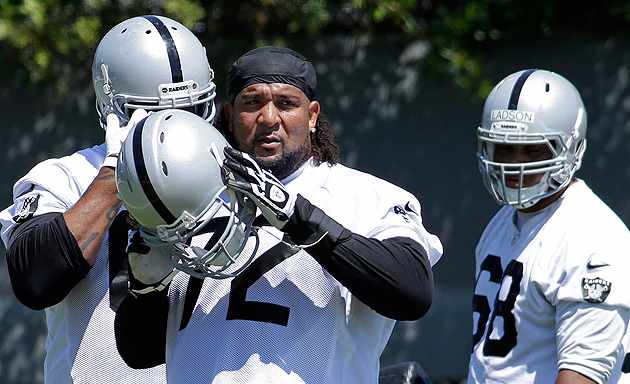 Oakland Raiders' Donald Penn: Facing the end and fighting back - Sports ...