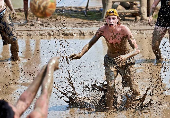 VIEWFINDER: Mississippi Mud Volleyball Tournament - Sports Illustrated
