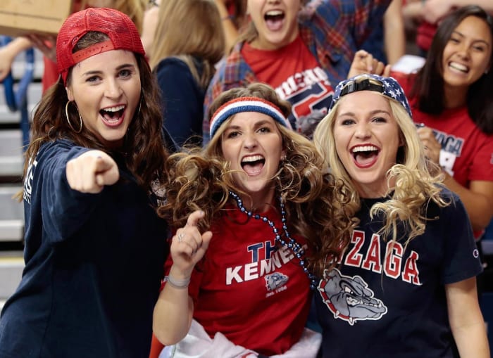 Hot Clicks: College Superfans of the Week - Sports Illustrated