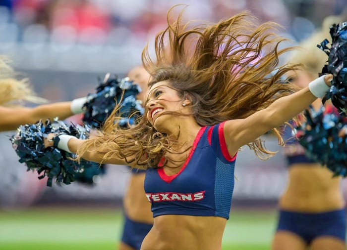 Cheerleader of the Week: Liz - Sports Illustrated