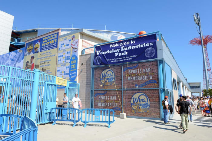 The Brooklyn Cyclones Host "Seinfeld Night" - Sports Illustrated